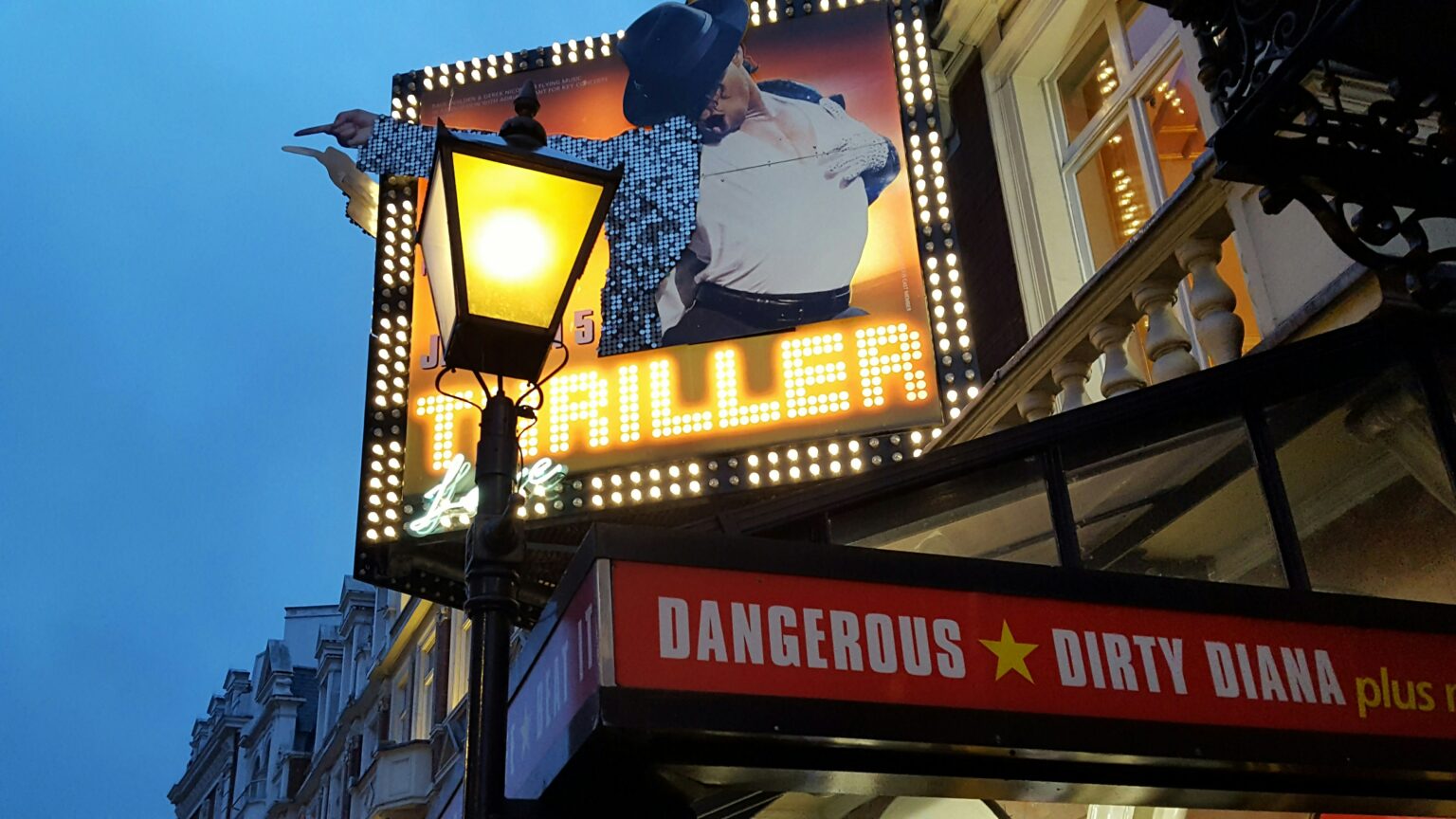 Na 22 jaar spreekt Paris, de enige dochter van Michael Jackson, zich ...